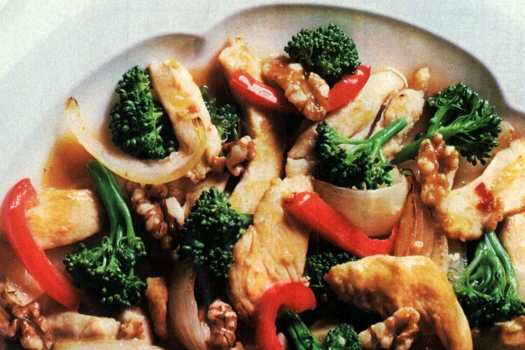 Walnut chicken with broccoli: Get the retro recipe here - Click Americana