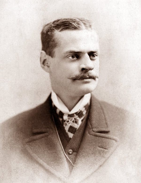 Take a trip back to New York's original Waldorf-Astoria Hotel in 1903 ...