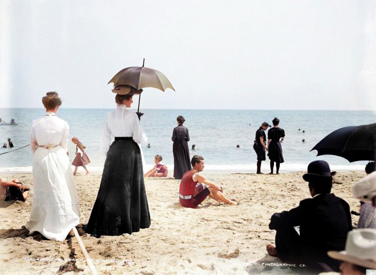 See old-fashioned swimsuits & what people wore to the beach 100 years ...