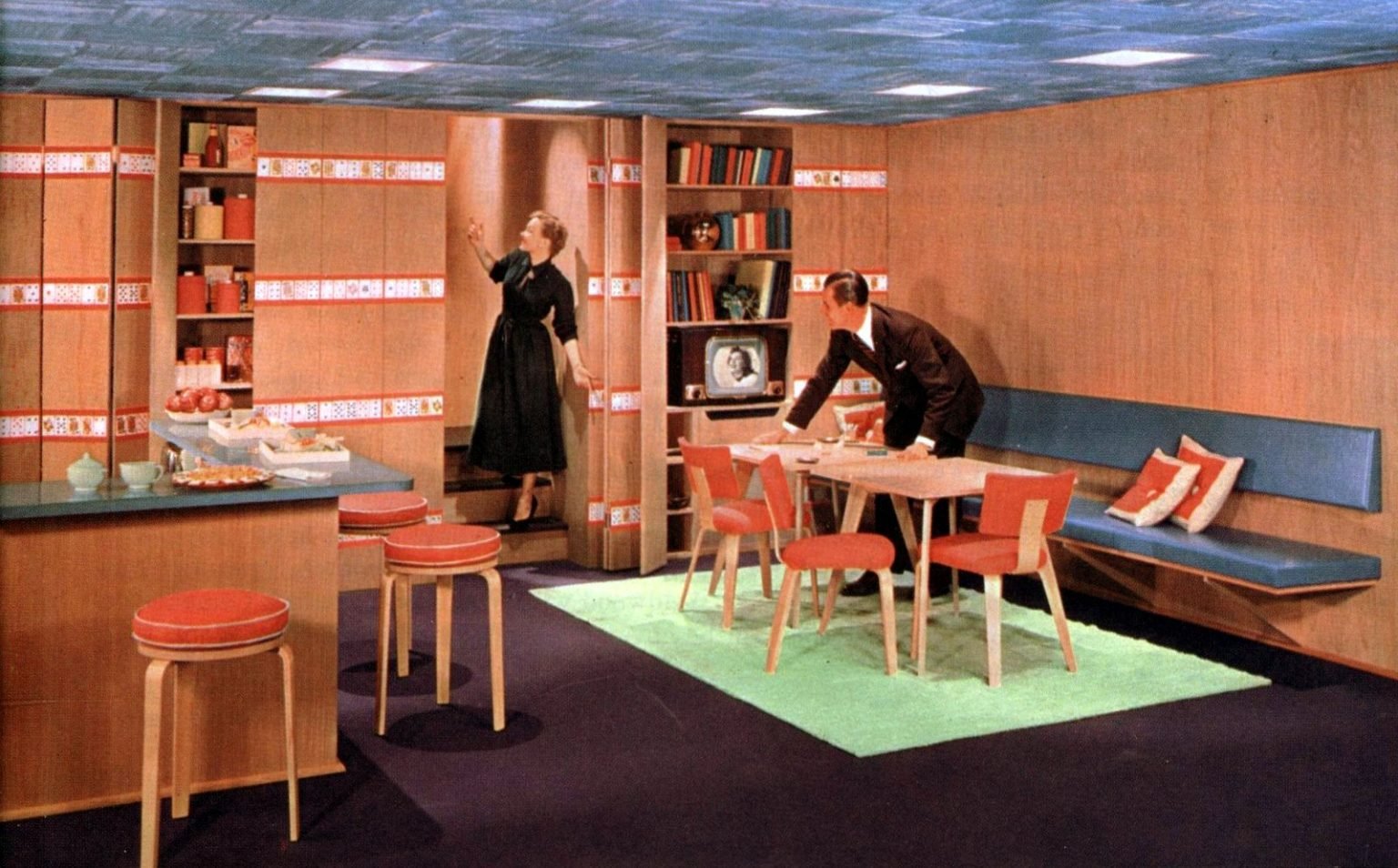 The vintage wall paneling in these 1950s & 1960s homes still works ...