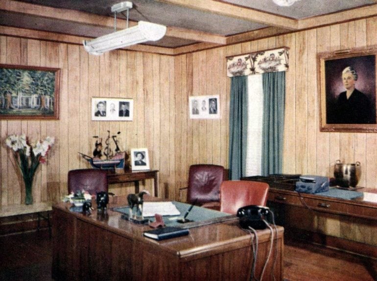 The vintage wall paneling in these 1950s & 1960s homes still works ...