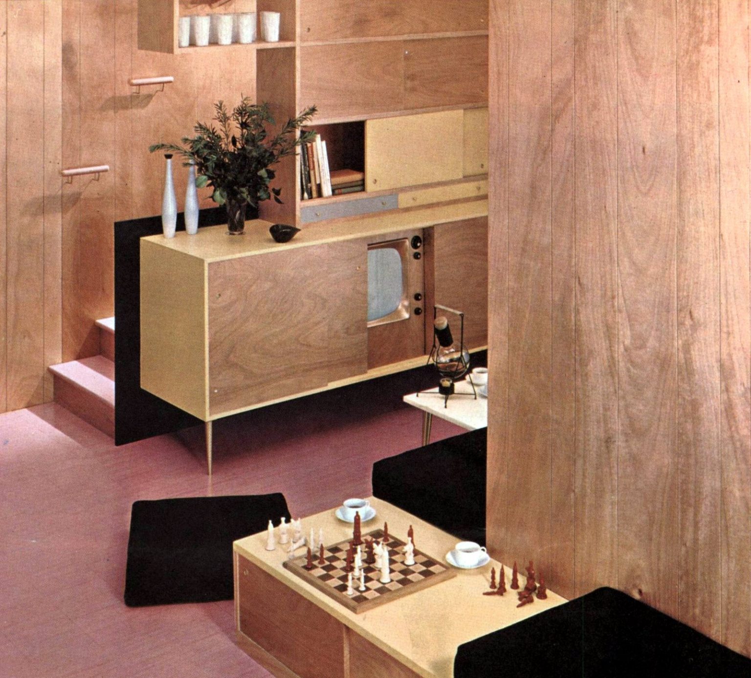 The vintage wall paneling in these 1950s & 1960s homes still works ...