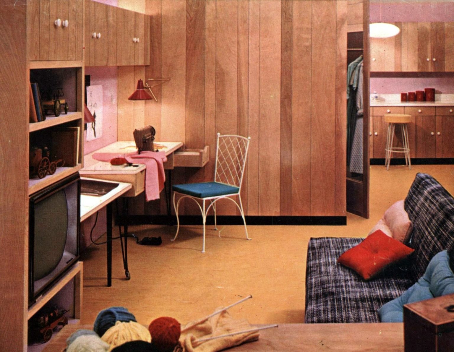 The vintage wall paneling in these 1950s & 1960s homes still works ...